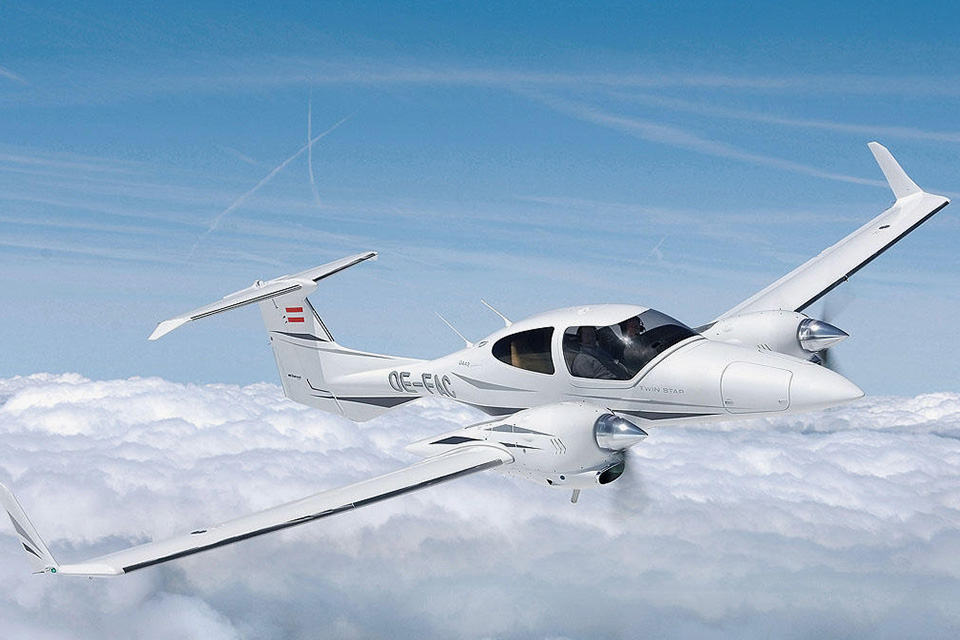 Diamond DA42 - Dude Shopping