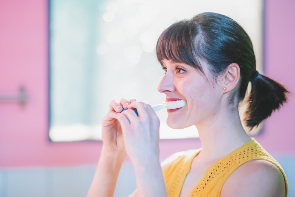 Y Brush 10 Second Toothbrush System | Dude Shopping